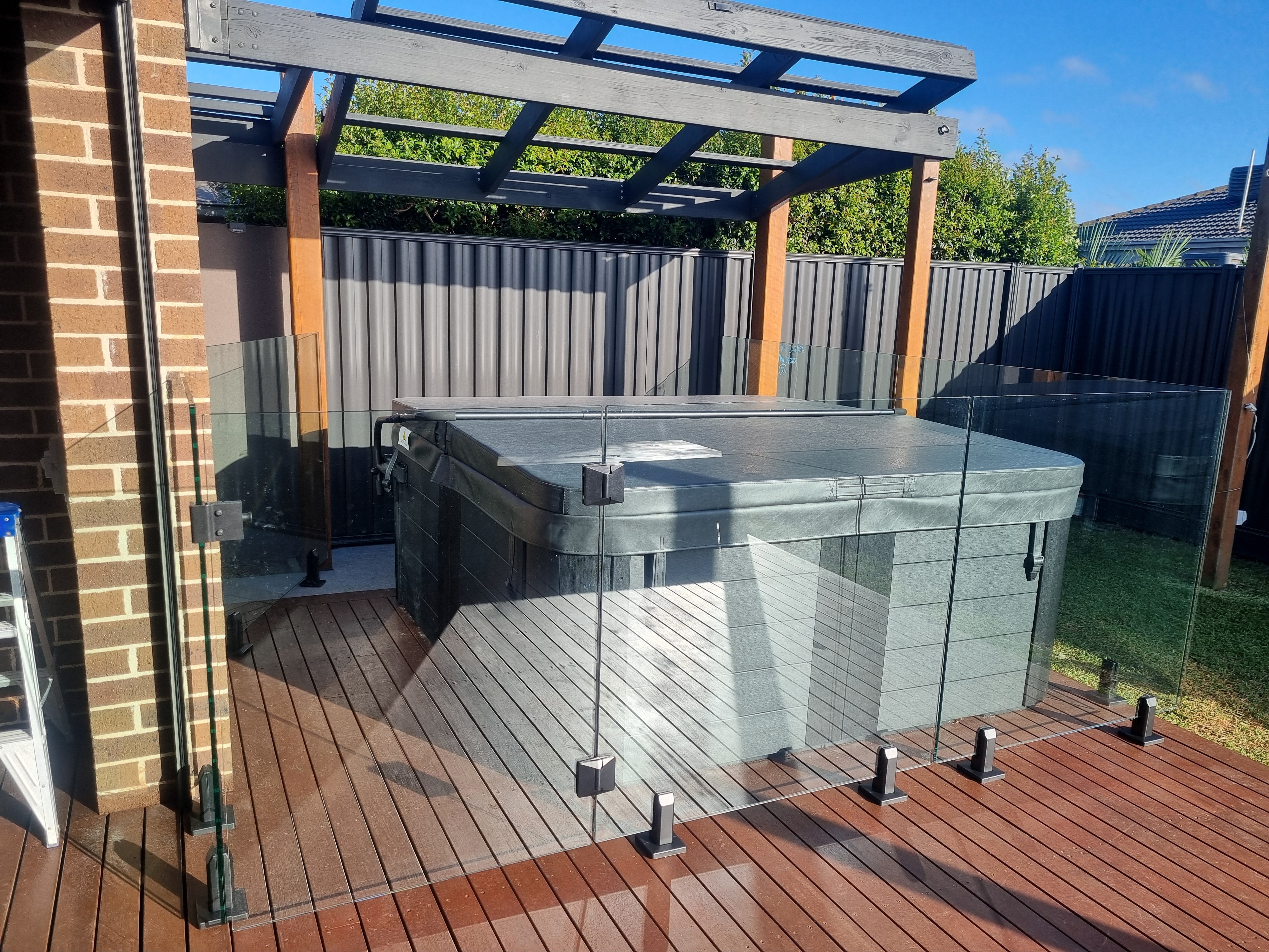 Spa Fencing – Outdoor Installs